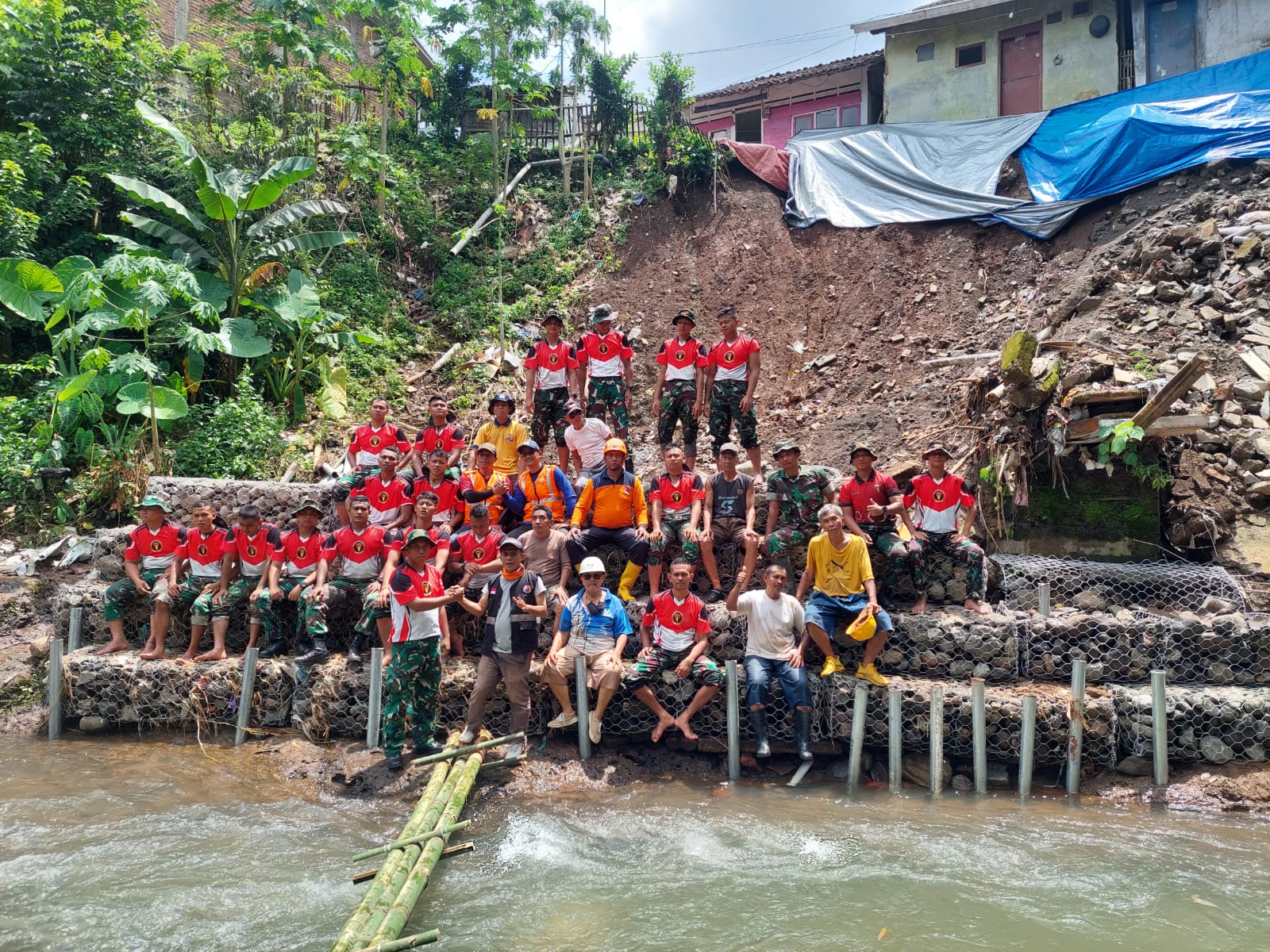 Warga Kaliwates Terus Waspada, Rekonstruksi Tanggul Pencegah Longsor ...